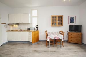 im Zentrum gelegenes 1-Raum-Apartment - Haus Rugier FeWo 02, Göhren ...