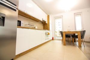 JAD Luxury 3 Rooms & 2 Rooms Apartments Urban Plaza, Braşov (updated ...