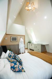 Finger Lakes Treehouse, Sodus – Updated 2023 Prices