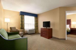 Travelodge by Wyndham Oshawa Whitby, Oshawa (updated prices 2025)