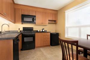 Travelodge by Wyndham Oshawa Whitby, Oshawa (updated prices 2025)