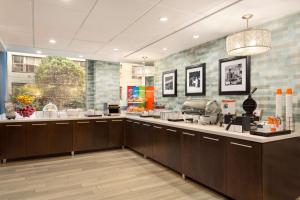 Hampton Inn & Suites, by Hilton - Vancouver Downtown, Vancouver ...