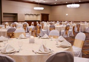 DoubleTree by Hilton Dearborn, Dearborn (updated prices 2025)