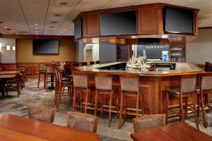 DoubleTree by Hilton Dearborn, Dearborn (updated prices 2025)