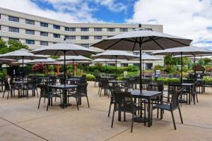DoubleTree by Hilton Pleasanton at The Club, Pleasanton (updated prices ...