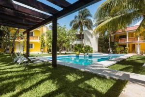 Marysol D8 beachfront next to nomads, Isla Mujeres (updated prices 2025)
