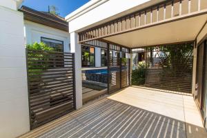 Tulip Pool Villa Luxurious Villa Escape Awaits, Nai Harn Beach की (2026 ...