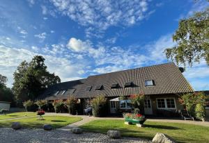 Ferienbauernhof Liesenberg Jagdreihenhaus Fasan, Fehmarn की (2026 के ...