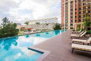 Monarch Parksuites - Balmoral Place (near NAIA, MOA, MOA Arena, DFA ...