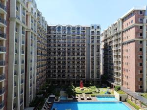 Monarch Parksuites - Balmoral Place (near NAIA, MOA, MOA Arena, DFA ...