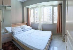 Monarch Parksuites - Balmoral Place (near NAIA, MOA, MOA Arena, DFA ...