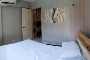 Monarch Parksuites - Balmoral Place (near NAIA, MOA, MOA Arena, DFA ...
