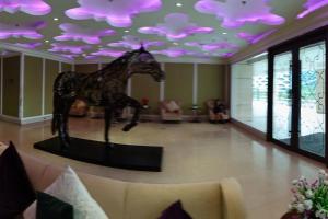 Monarch Parksuites - Balmoral Place (near NAIA, MOA, MOA Arena, DFA ...