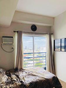 Studio with Balcony at The Loop Tower with Free Parking within ...
