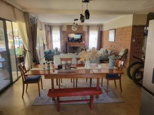 Warthog House-cozy country house, 3 Bed, Mumbwa (updated prices 2025)