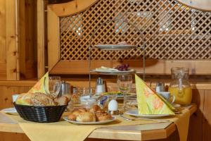 Appartementhaus Dachsteinblick mit Indoorpool und Sauna, Bad Goisern ...