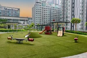 Cozy KL Sunway Velocity Residence for 1-5pax connected to MRT & Malls ...