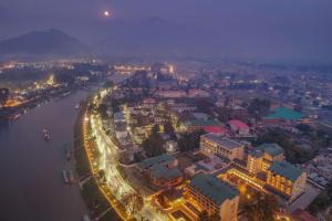 Radisson Collection Hotel & Spa, Riverfront Srinagar, Srinagar (updated ...