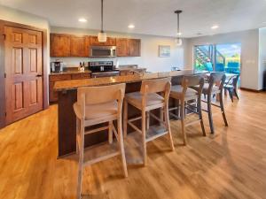 Bridges Bay Vacation Cabin 127, Arnolds Park (updated prices 2025)