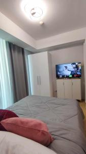 Beach view balcony in Azure Urban Resort Residences, Manila (updated ...