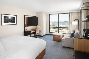 Courtyard by Marriott Portland Downtown/Waterfront, Portland – Updated ...