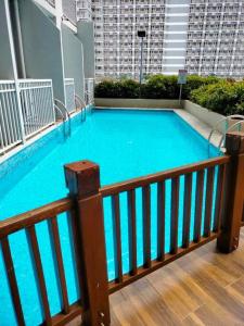 Condo in Pasay@ Breeze Residence by: Lsh Staycation, Manila (updated ...