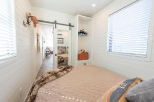 The Longhorn Stunning Container Home-In Alpine, Alpine (updated prices ...