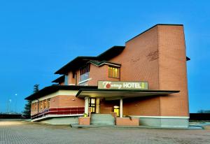 Touring Hotel, Seniga (updated prices 2025)
