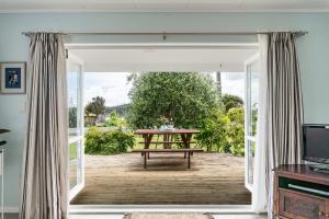 Calypso Cottage, Raglan (updated prices 2025)