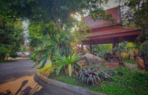 Ruen Thai Ban Rim Nam, Kamphaeng Phet (updated prices 2025)