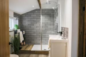 Tanyard Barn - Luxury Hot Tub & Secure Dog Field Included, Old Glossop (updated prices 2024)