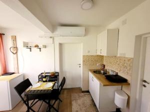 Dvor, Donja Toponica (updated prices 2025)