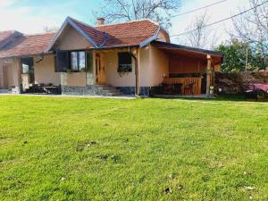 Dvor, Donja Toponica (updated prices 2025)