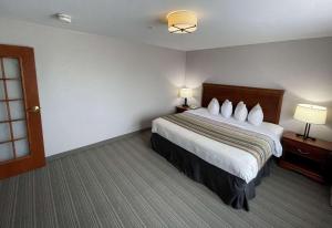 Country Inn & Suites by Radisson, Appleton North, WI, Little Chute ...