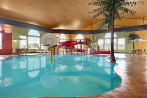 Country Inn & Suites by Radisson, Appleton North, WI, Little Chute ...