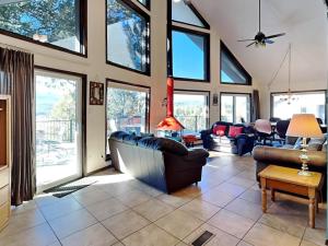 Gray Wolf Lodge, 4 Bedrooms, Hot Tub, Mountain View, Pool Table, Sleeps ...