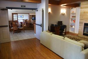 Country Inn & Suites by Radisson, Lansing, MI, Lansing (updated prices ...