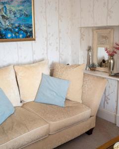 Enchanted Manor, Niton (updated prices 2025)