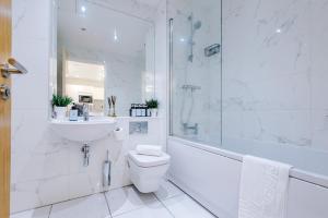 The Axium Suite- Near Station, City Center, Fast Wifi, up to 6 People ...