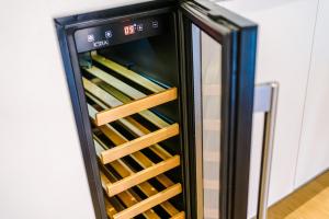 The Axium Suite- Near Station, City Center, Fast Wifi, up to 6 People ...