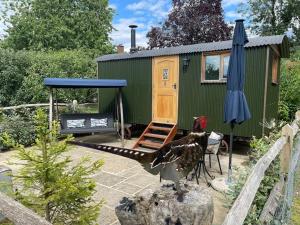 Forest View Shepherd Hut, Ewhurst (updated prices 2025)