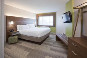 Holiday Inn Express & Suites Minneapolis - West End by IHG, Minneapolis ...