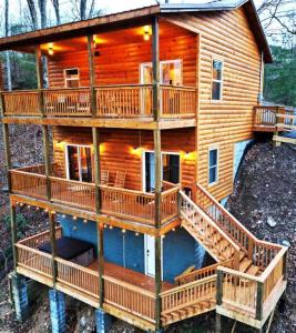 Cozy Cabin W/Hot Tub on Pigeon Forge Gatlinburg TN, Sevierville (2025 ...
