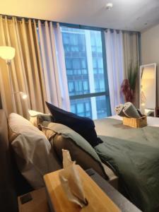 Vibrant Urban Getaway in BGC (pool view), Manila (updated prices 2024)