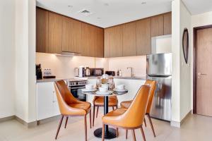 Luxurious Marina & Sea views 1BR near Blue Waters Dubai Marina By Maxx ...