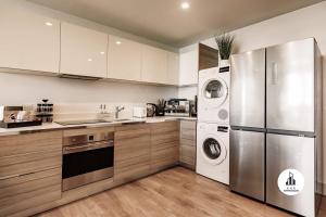 Bnb Hyperion - 2BR Condo w Balcony - Rooftop Pool, Hollywood – Updated ...