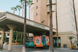 Courtyard by Marriott Los Angeles LAX / Century Boulevard, Los Angeles ...