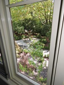 KUBBA ROONGA GUESTHOUSE - Boutique Luxury Spa Retreat & Gardens - Blue ...