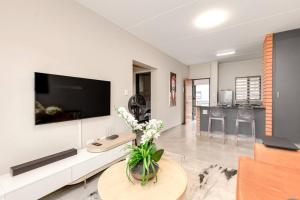 Waterfall Ridge - Retreat in the heart of Midrand, Midrand (updated ...
