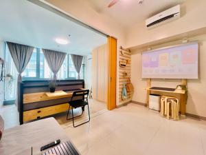 4 pax Cozy Modern Unit Across The Grand Hyatt BGC, Manila – Updated ...